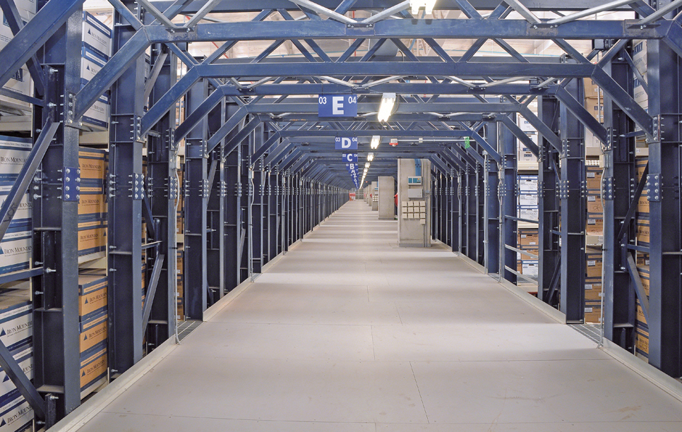 Una bodega con racks selectivos para Iron Mountain - Mecalux.cl